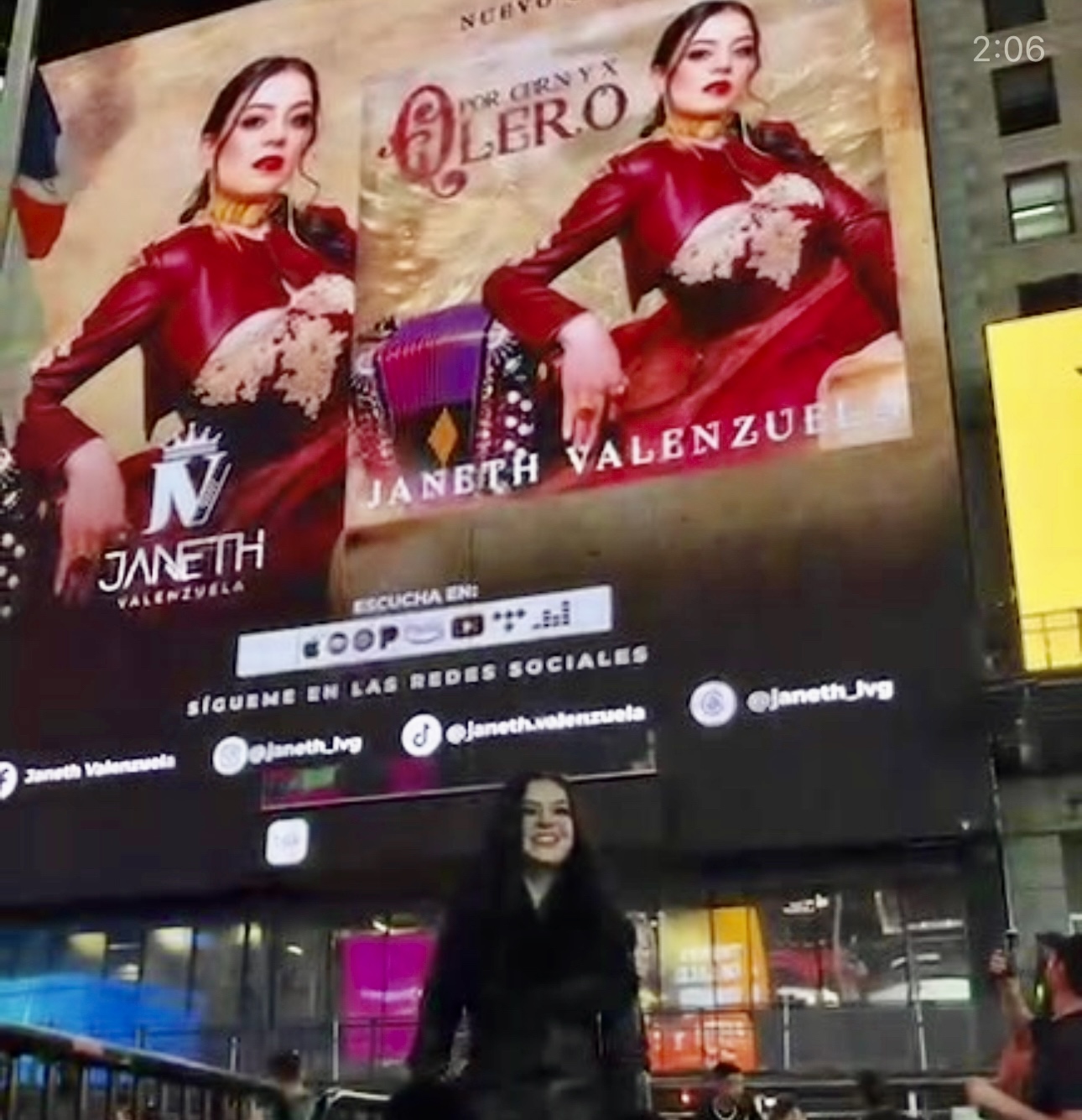 Janeth Valenzuela se apodera del Times Square - ClaudiaPeralta